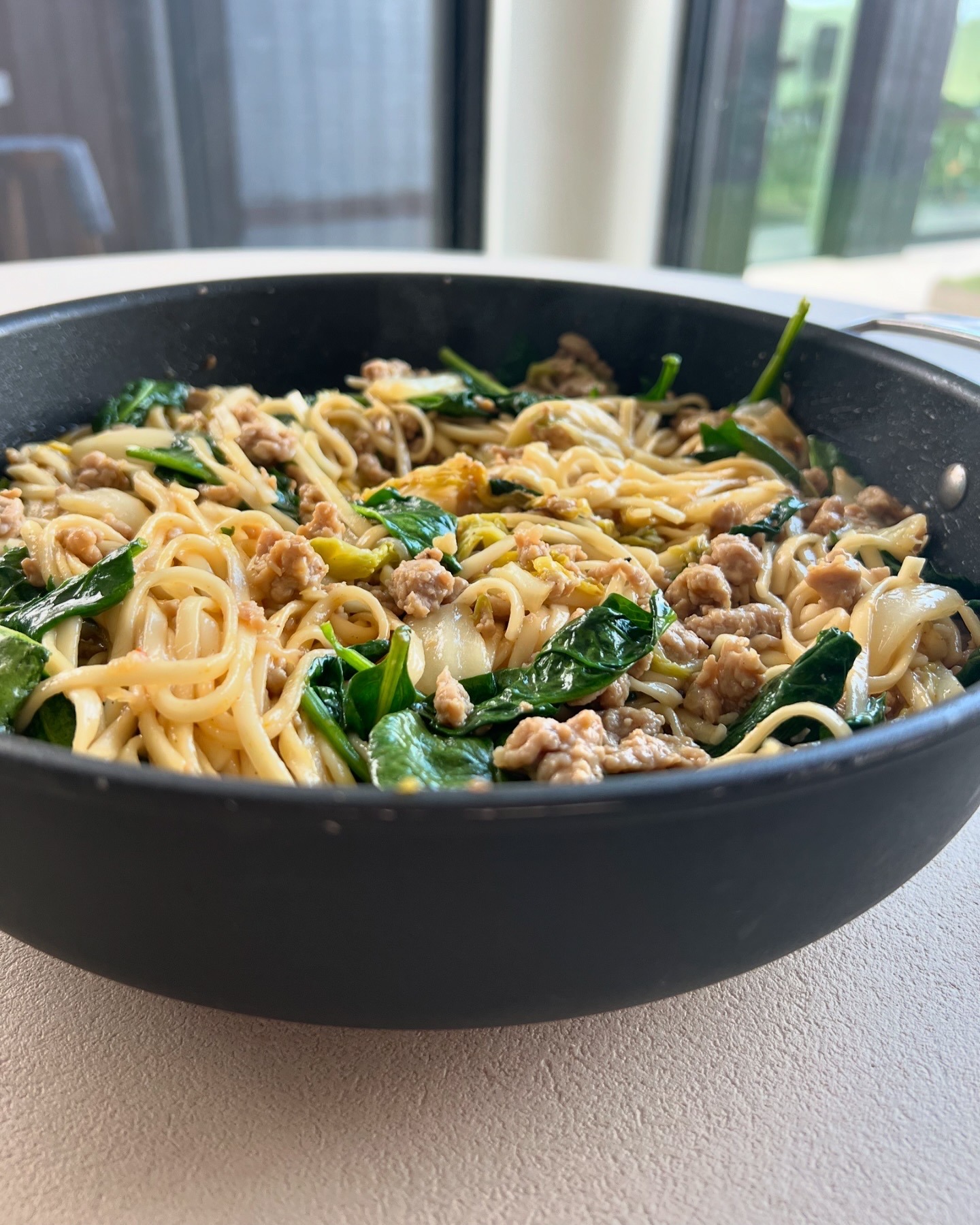 Snelle pasta met paksoi, spinazie, gehakt - Helle Detavernier
